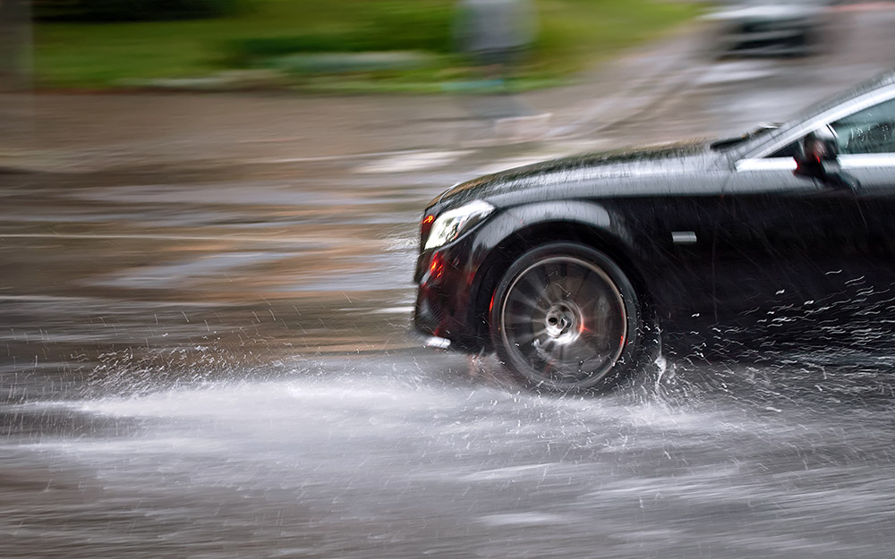 Aquaplaning: What is it, and how do I avoid it? – Double Dee Autos